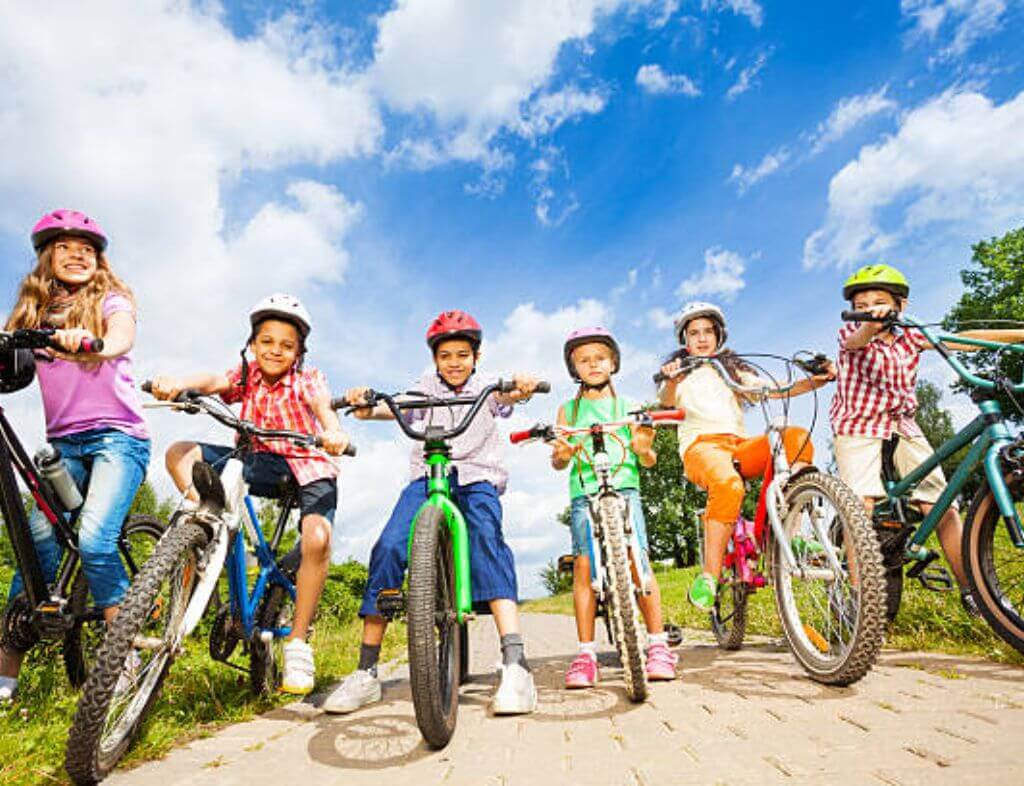 Childhood on Wheels: When Do Kids Learn to Ride a Bike? - Luddy